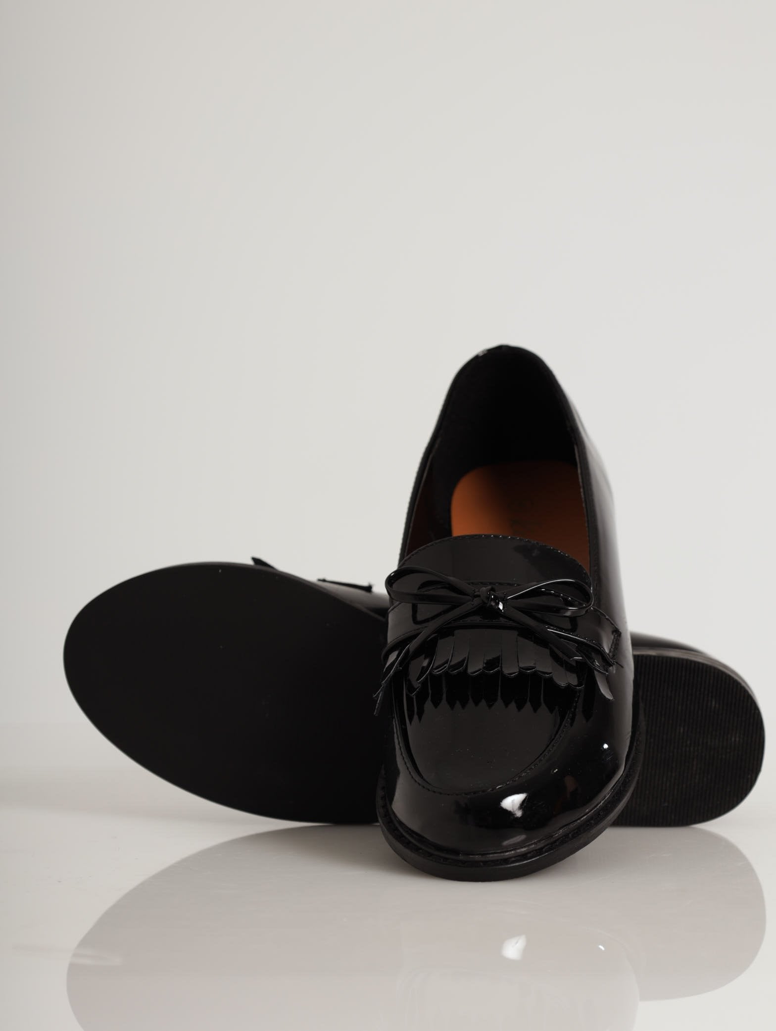 Ladies Loafer With Fringe And Thin Bow Detail - Black – Edgars