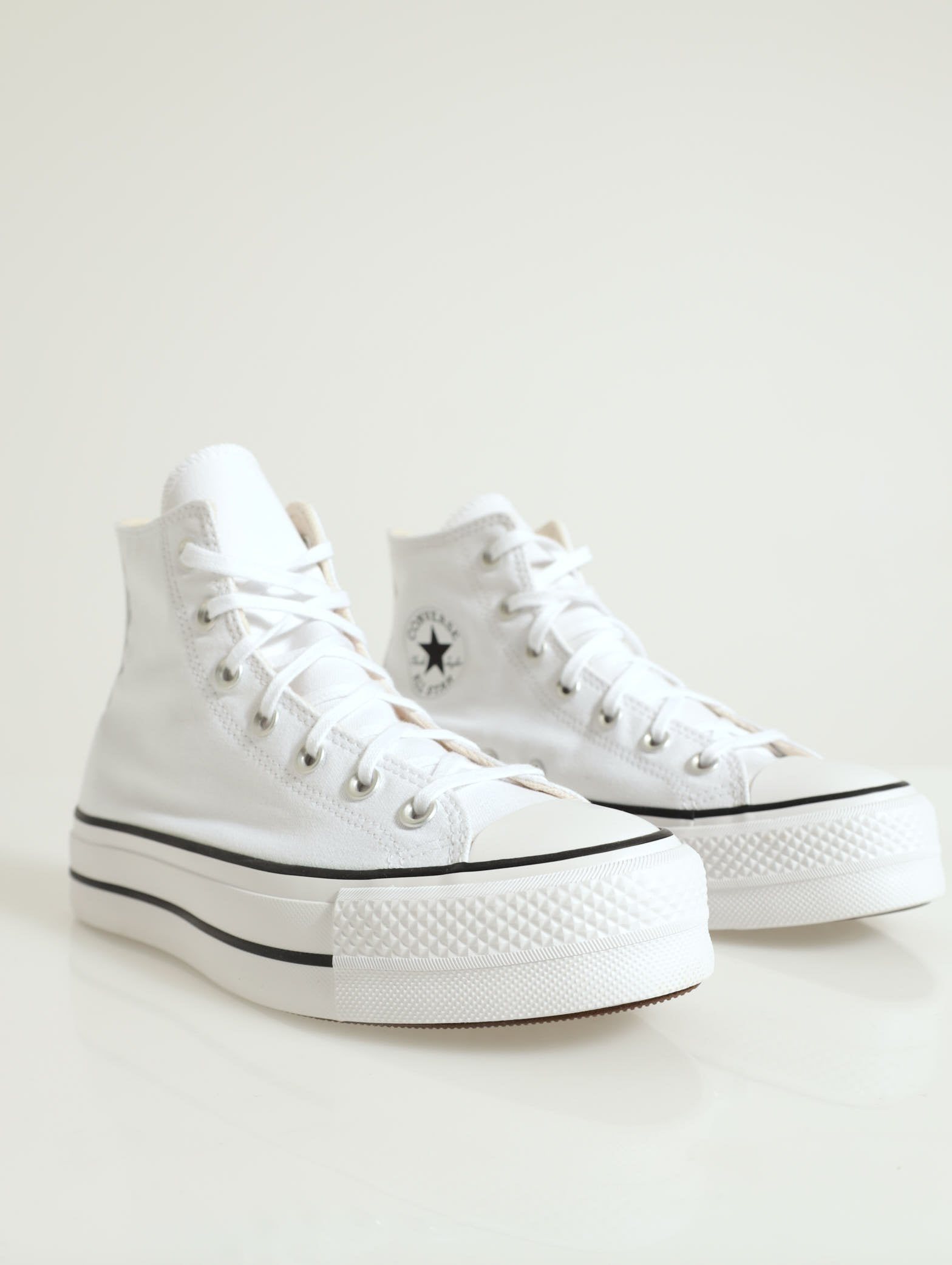 Chuck Taylor All Star Platform Canvas Sneaker - White – Edgars