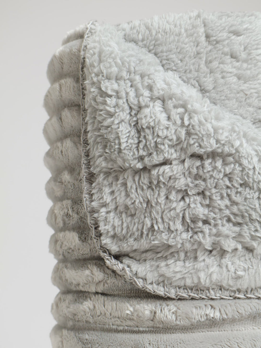 Bedroom Blankets & Throws – Edgars